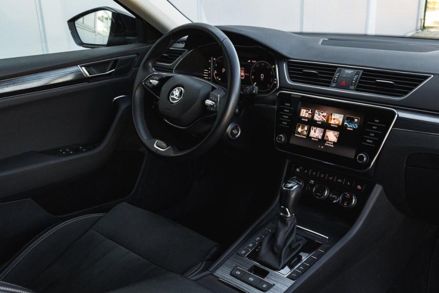 Black Skoda SuperB 2023 in Ventspils, with an engine capacity of 2.00 L and mileage of 204 thousand km for 21700 €, photo 17 on AUTOMOTO.COM.LV