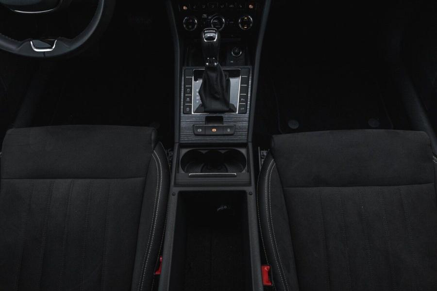 Black Skoda SuperB 2023 in Ventspils, with an engine capacity of 2.00 L and mileage of 204 thousand km for 21700 €, photo 27 on AUTOMOTO.COM.LV
