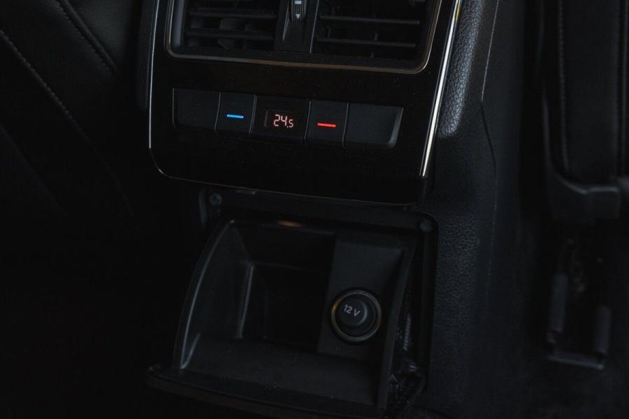 Black Skoda SuperB 2023 in Ventspils, with an engine capacity of 2.00 L and mileage of 204 thousand km for 21700 €, photo 33 on AUTOMOTO.COM.LV