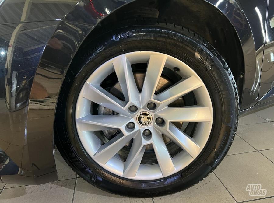 Black Skoda SuperB 2023 in Avizieniai, with an engine capacity of 1.50 L and mileage of 35 thousand km for 21950 €, photo 4 on AUTOMOTO.COM.LV