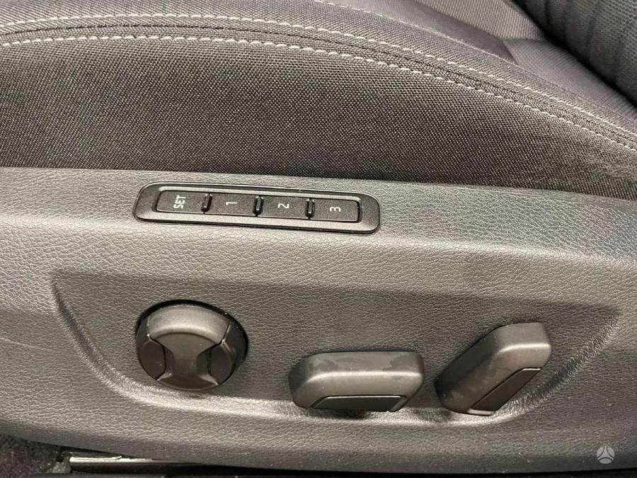 Black Skoda SuperB 2023 in Marijampole, with an engine capacity of 1.50 L and mileage of 186 thousand km for 17545 €, photo 9 on AUTOMOTO.COM.LV
