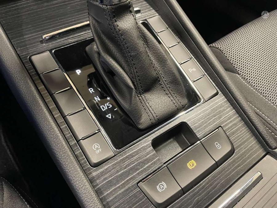 Black Skoda SuperB 2023 in Marijampole, with an engine capacity of 1.50 L and mileage of 186 thousand km for 17545 €, photo 16 on AUTOMOTO.COM.LV