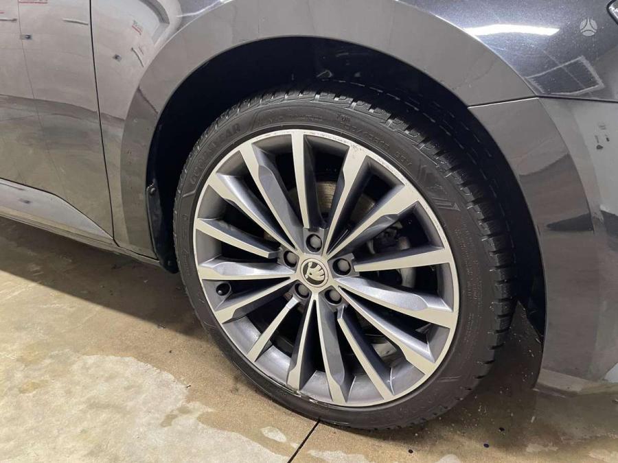 Black Skoda SuperB 2023 in Marijampole, with an engine capacity of 1.50 L and mileage of 186 thousand km for 17545 €, photo 19 on AUTOMOTO.COM.LV