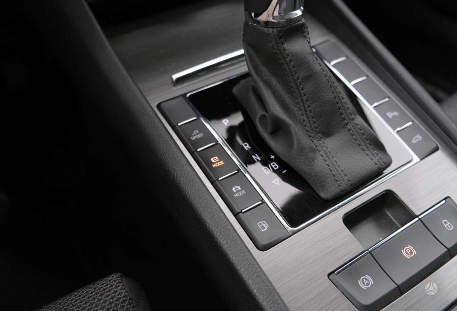 Melns Skoda SuperB 2023 Viļņa, ar dzinēja tilpumu 1.40 L un nobraukumu 164 tūkst. km par 19950 €, foto 20 vietnē AUTOMOTO.COM.LV