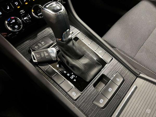 Black Skoda SuperB 2023 in Marijampole, with an engine capacity of 1.50 L and mileage of 195 thousand km for 16698 €, photo 9 on AUTOMOTO.COM.LV