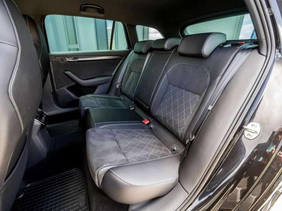 Black Skoda SuperB 2023 in Kaunas, with an engine capacity of 1.97 L and mileage of 213 thousand km for 21250 €, photo 36 on AUTOMOTO.COM.LV