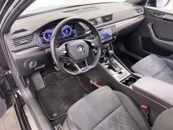 Melns Skoda SuperB 2024 Viļņa, ar dzinēja tilpumu 1.50 L un nobraukumu 197 tūkst. km par 19965 €, foto 7 vietnē AUTOMOTO.COM.LV