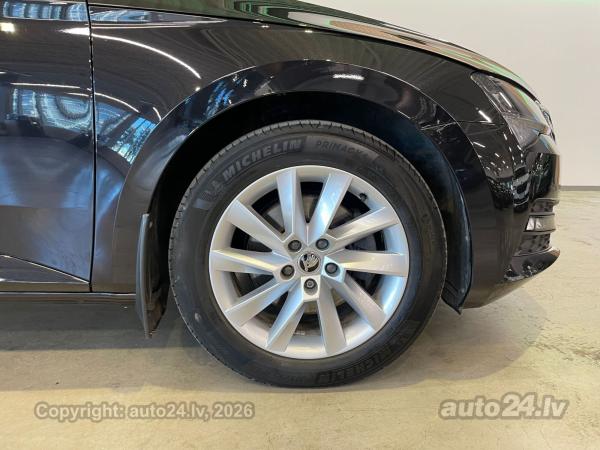 Skoda SuperB 2024 Tallina vietnē Melns Skoda SuperB 2024 Tallina, ar dzinēja tilpumu 1.50 L un nobraukumu 61 tūkst. km par 24990 €, foto 6 vietnē AUTOMOTO.COM.LV