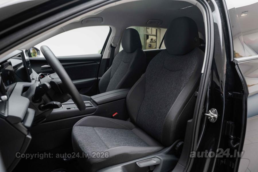 Melns Skoda SuperB 2025 Tallina, ar dzinēja tilpumu 2.00 L un nobraukumu 13 tūkst. km par 35900 €, foto 8 vietnē AUTOMOTO.COM.LV