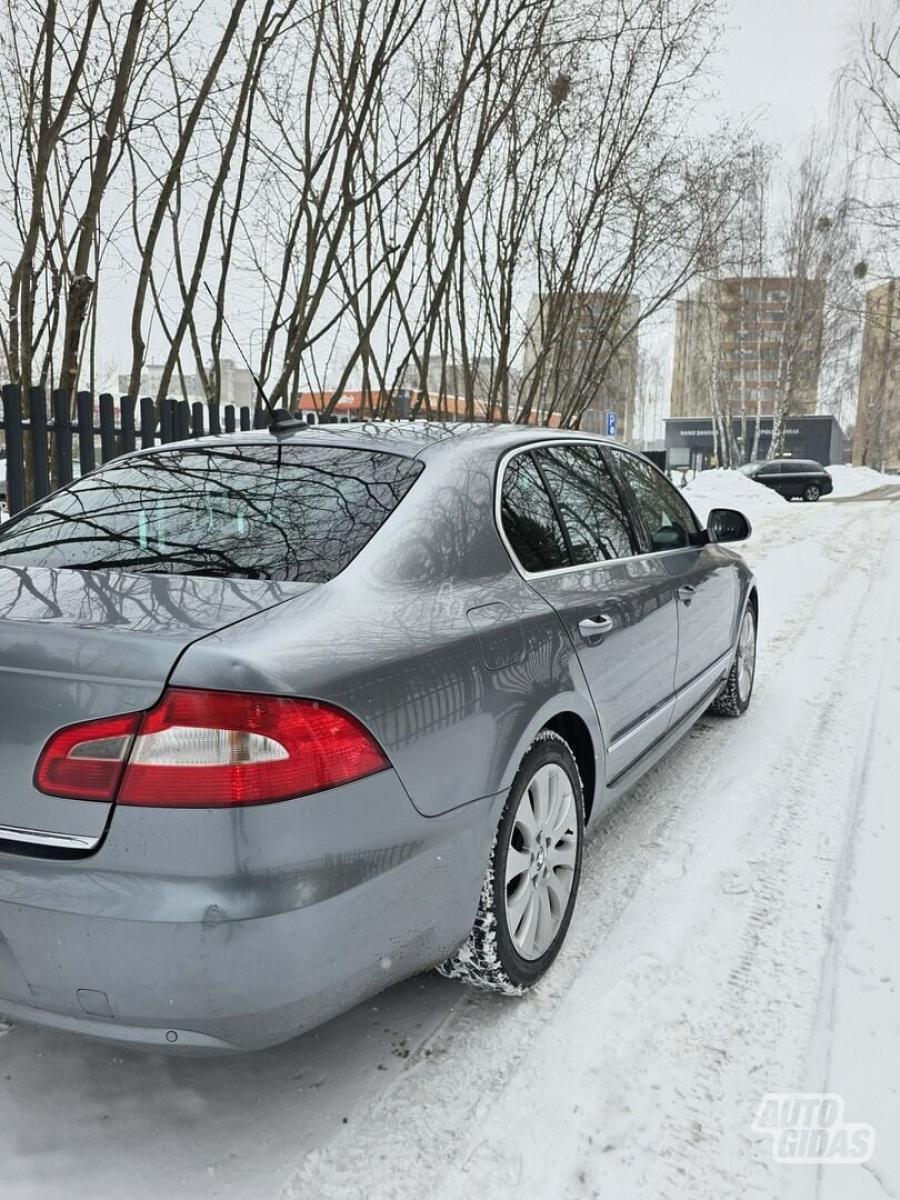 Blue Skoda SuperB 2008 in Kaunas, with an engine capacity of 2.00 L and mileage of 333 thousand km for 4990 €, photo 5 on AUTOMOTO.COM.LV