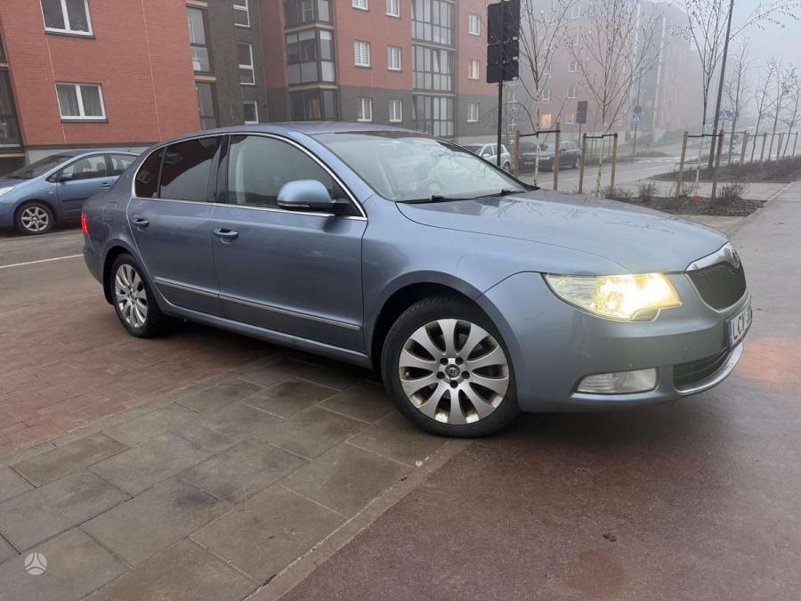 Blue Skoda SuperB 2009 in Vilnius, with an engine capacity of 1.97 L and mileage of 377 thousand km for 3490 €, photo 1 on AUTOMOTO.COM.LV