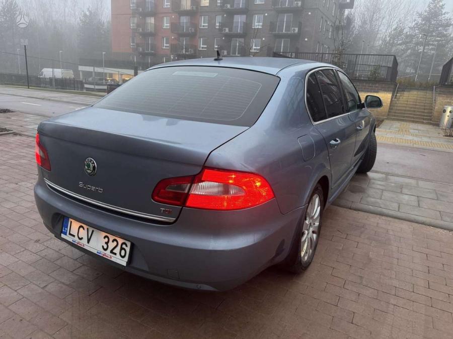 Blue Skoda SuperB 2009 in Vilnius, with an engine capacity of 1.97 L and mileage of 377 thousand km for 3490 €, photo 5 on AUTOMOTO.COM.LV