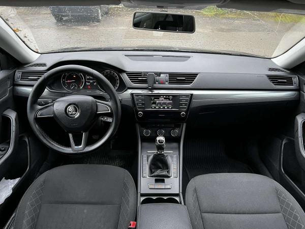Blue Skoda SuperB 2015 in Panevezys, with an engine capacity of 1.97 L and mileage of 306 thousand km for 6300 €, photo 5 on AUTOMOTO.COM.LV