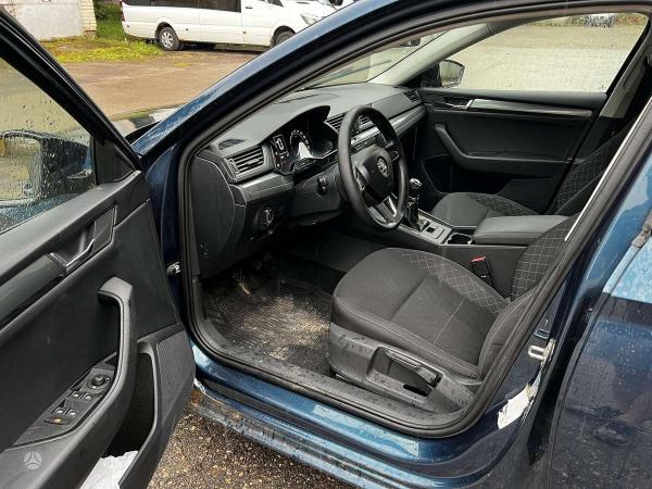 Blue Skoda SuperB 2015 in Panevezys, with an engine capacity of 1.97 L and mileage of 306 thousand km for 6300 €, photo 6 on AUTOMOTO.COM.LV