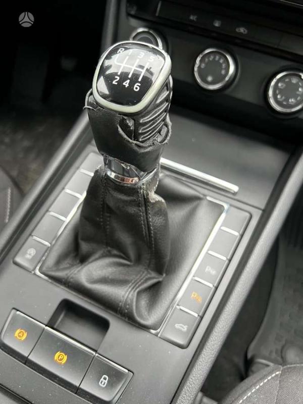 Blue Skoda SuperB 2015 in Panevezys, with an engine capacity of 1.97 L and mileage of 306 thousand km for 6300 €, photo 10 on AUTOMOTO.COM.LV