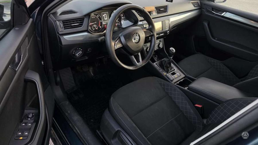 Blue Skoda SuperB 2016 in Siauliai, with an engine capacity of 1.97 L and mileage of 306 thousand km for 6500 €, photo 17 on AUTOMOTO.COM.LV