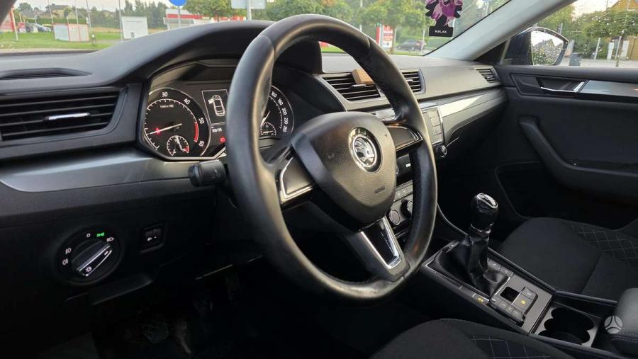 Blue Skoda SuperB 2016 in Siauliai, with an engine capacity of 1.97 L and mileage of 306 thousand km for 6500 €, photo 18 on AUTOMOTO.COM.LV