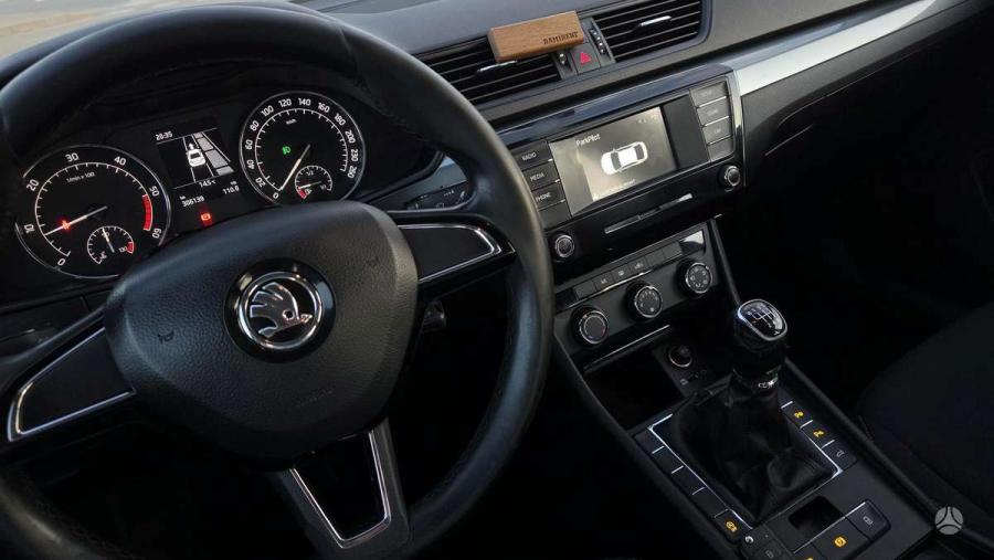 Blue Skoda SuperB 2016 in Siauliai, with an engine capacity of 1.97 L and mileage of 306 thousand km for 6500 €, photo 21 on AUTOMOTO.COM.LV