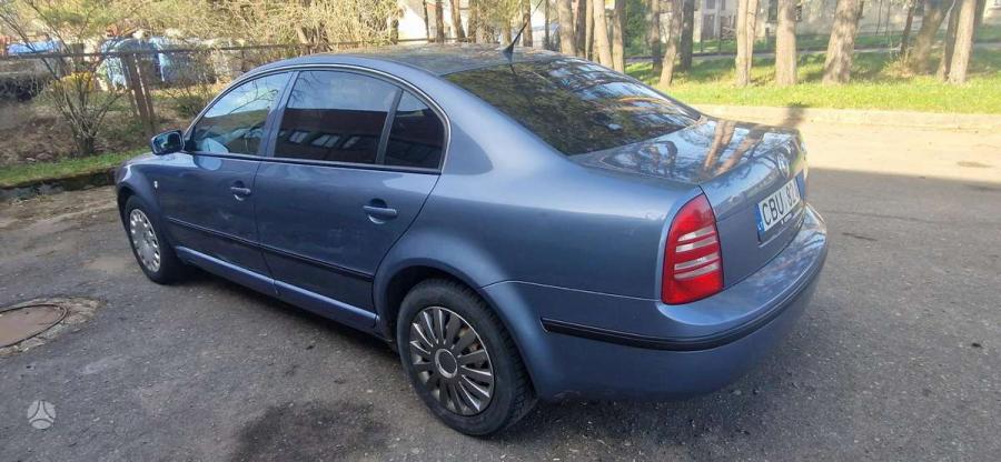 Blue Skoda SuperB 2003 in Ariogala, with an engine capacity of 1.98 L and mileage of 258 thousand km for 2999 €, photo 7 on AUTOMOTO.COM.LV
