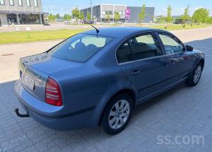 Blue Skoda SuperB 2005 in Riga, with an engine capacity of 1.90 L and mileage of 222 thousand km for 1700 €, photo 4 on AUTOMOTO.COM.LV