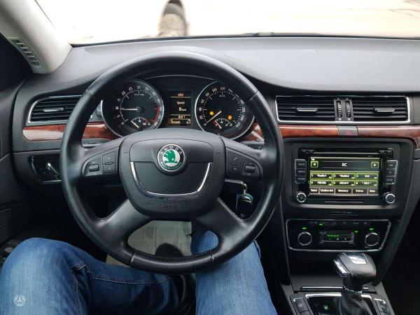 Blue Skoda SuperB 2010 in Siauliai, with an engine capacity of 2.00 L and mileage of 202 thousand km for 5200 €, photo 10 on AUTOMOTO.COM.LV