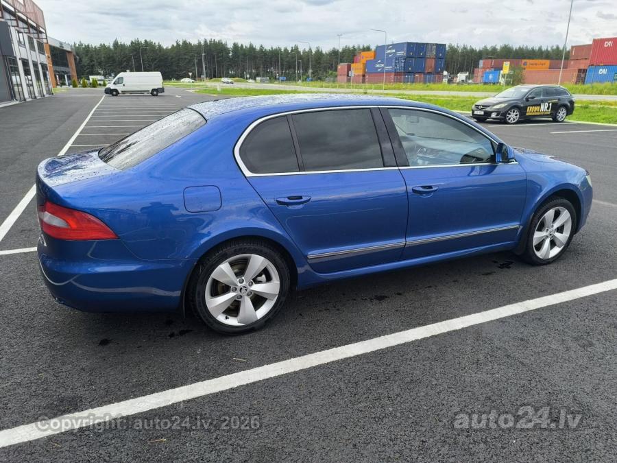 Zils Skoda SuperB 2012 Tallina, ar dzinēja tilpumu 1.80 L un nobraukumu 192 tūkst. km par 6990 €, foto 6 vietnē AUTOMOTO.COM.LV