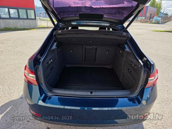 Zils Skoda SuperB 2018 Tallina, ar dzinēja tilpumu 1.50 L un nobraukumu 270 tūkst. km par 15900 €, foto 9 vietnē AUTOMOTO.COM.LV