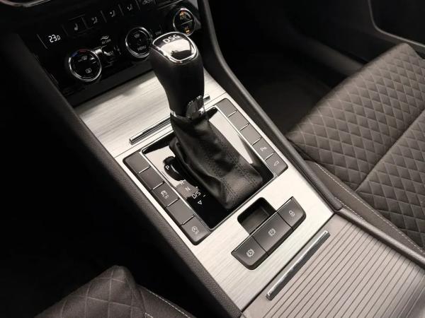 Skoda SuperB 2020 Rīga vietnē Zils Skoda SuperB 2020 Rīga, ar dzinēja tilpumu 2.00 L un nobraukumu 63 tūkst. km par 20490 €, foto 6 vietnē AUTOMOTO.COM.LV