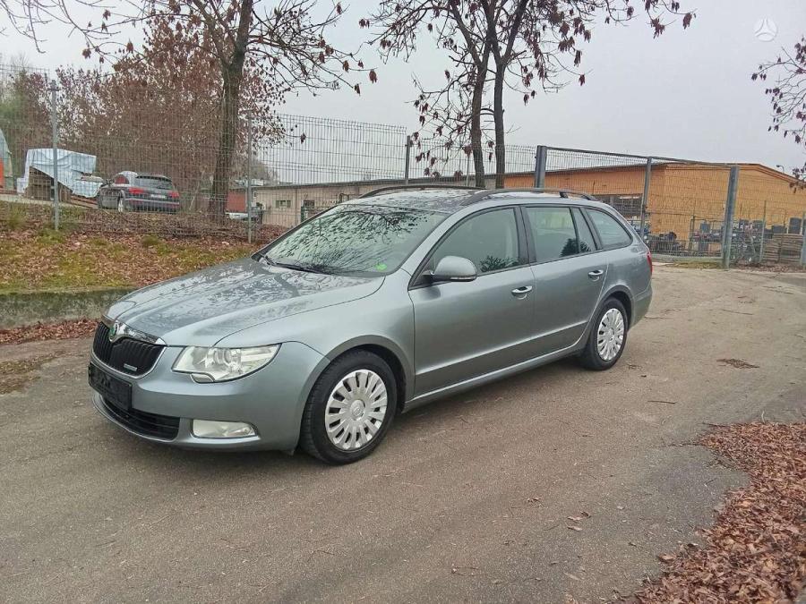 Blue Skoda SuperB 2011 in Alytus, with an engine capacity of 1.60 L and mileage of 300 thousand km for 3900 €, photo 5 on AUTOMOTO.COM.LV