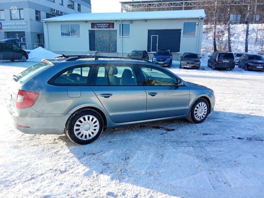 Zils Skoda SuperB 2011 Alīta, ar dzinēja tilpumu 1.60 L un nobraukumu 300 tūkst. km par 3800 €, foto 11 vietnē AUTOMOTO.COM.LV