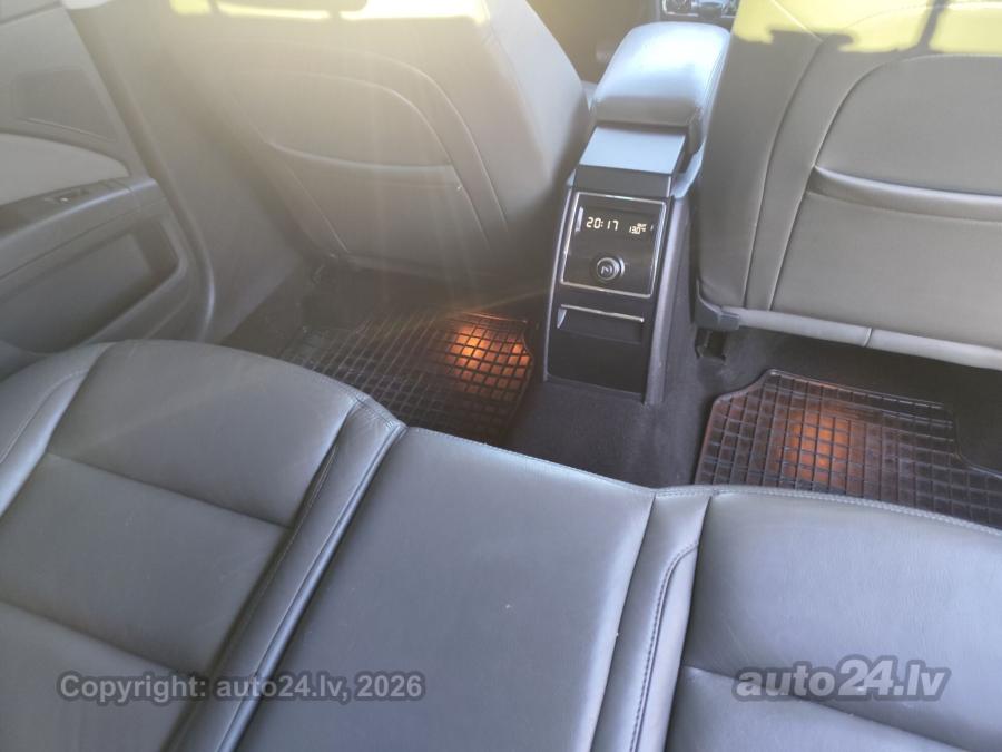 Blue Skoda SuperB 2011 in Tallinn, with an engine capacity of 2.00 L and mileage of 340 thousand km for 4800 €, photo 17 on AUTOMOTO.COM.LV
