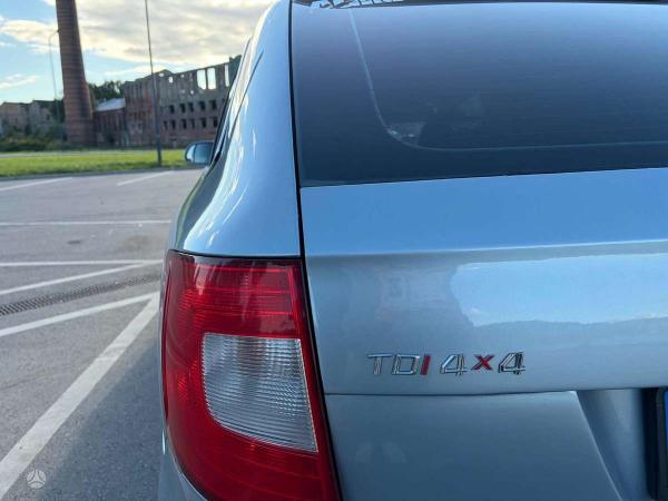Blue Skoda SuperB 2011 in Siauliai, with an engine capacity of 1.97 L and mileage of 430 thousand km for 4800 €, photo 4 on AUTOMOTO.COM.LV