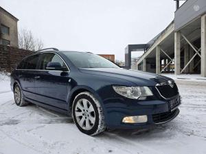 Zils Skoda SuperB 2012 Viļņa, ar dzinēja tilpumu 1.60 L un nobraukumu 320 tūkst. km par 4200 €, foto  vietnē AUTOMOTO.COM.LV