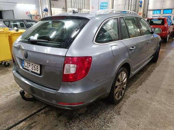 Blue Skoda SuperB 2012 in Kaunas, with an engine capacity of 1.97 L and mileage of 420 thousand km for 1499 €, photo 3 on AUTOMOTO.COM.LV