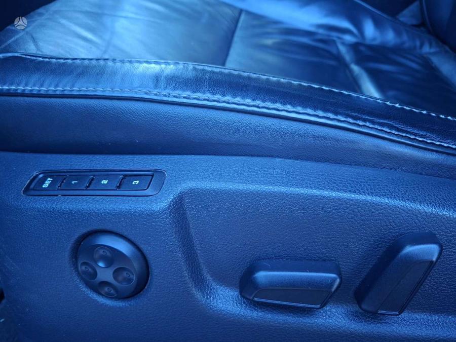 Blue Skoda SuperB 2012 in Ukmerge, with an engine capacity of 2.00 L and mileage of 350 thousand km for 4350 €, photo 12 on AUTOMOTO.COM.LV