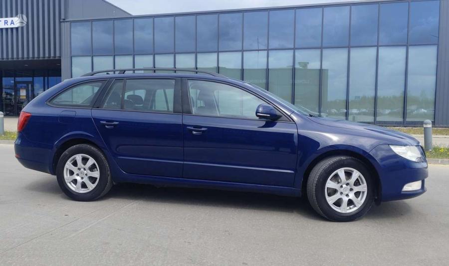Blue Skoda SuperB 2012 in Siauliai, with an engine capacity of 1.97 L and mileage of 274 thousand km for 4250 €, photo 4 on AUTOMOTO.COM.LV