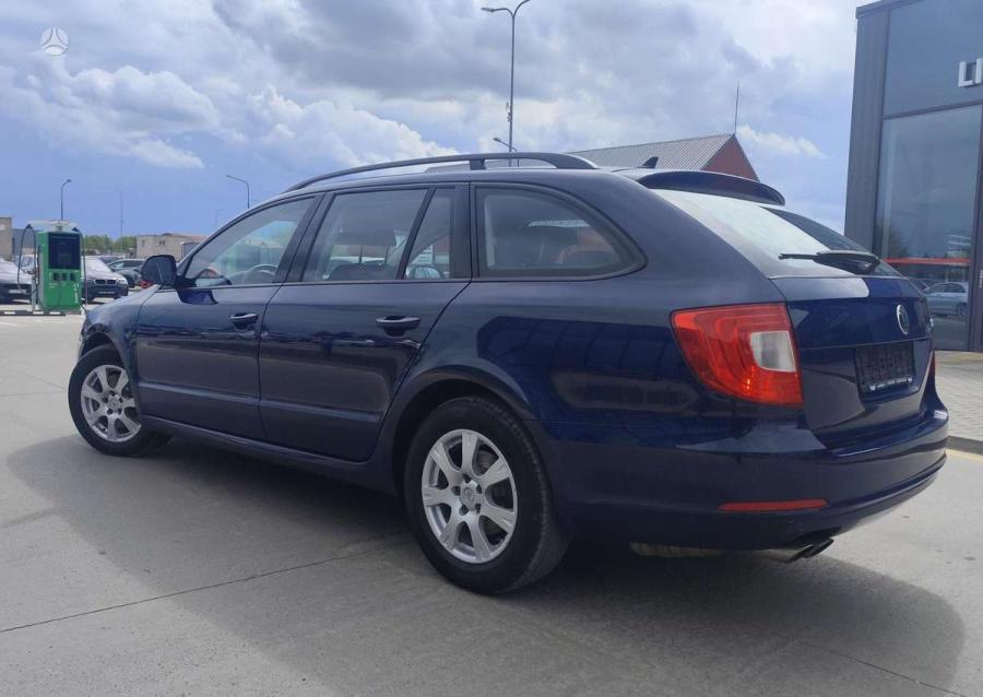 Blue Skoda SuperB 2012 in Siauliai, with an engine capacity of 1.97 L and mileage of 274 thousand km for 4250 €, photo 6 on AUTOMOTO.COM.LV