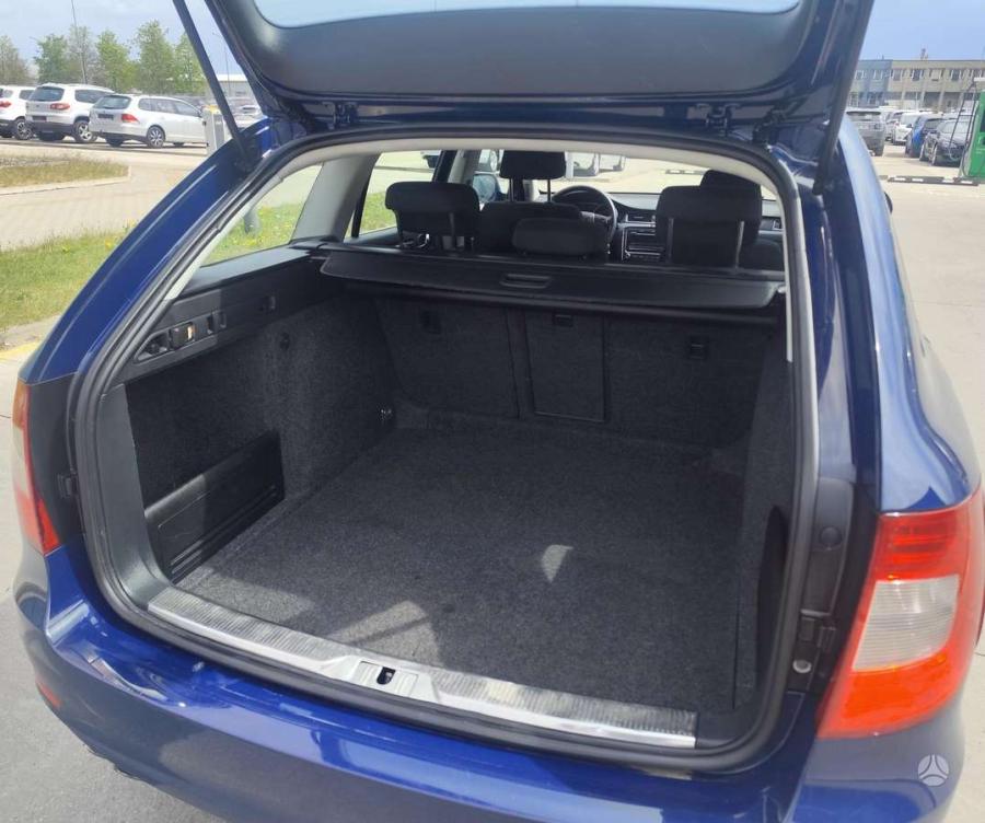 Blue Skoda SuperB 2012 in Siauliai, with an engine capacity of 1.97 L and mileage of 274 thousand km for 4250 €, photo 8 on AUTOMOTO.COM.LV