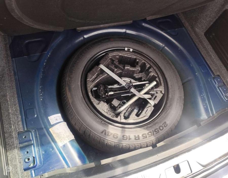 Blue Skoda SuperB 2012 in Siauliai, with an engine capacity of 1.97 L and mileage of 274 thousand km for 4250 €, photo 9 on AUTOMOTO.COM.LV