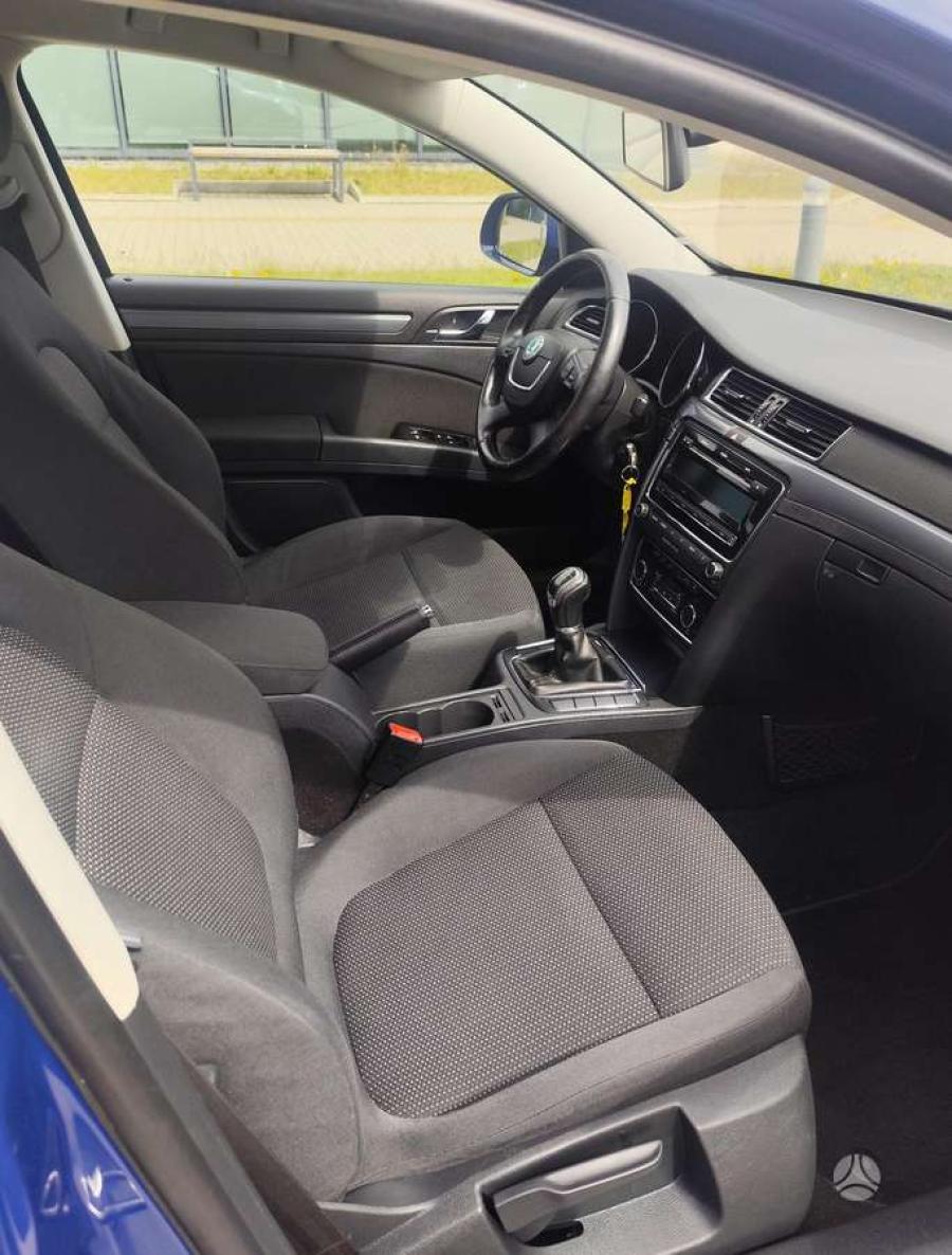 Blue Skoda SuperB 2012 in Siauliai, with an engine capacity of 1.97 L and mileage of 274 thousand km for 4250 €, photo 12 on AUTOMOTO.COM.LV