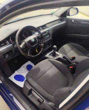 Blue Skoda SuperB 2012 in Siauliai, with an engine capacity of 1.97 L and mileage of 274 thousand km for 4250 €, photo 13 on AUTOMOTO.COM.LV