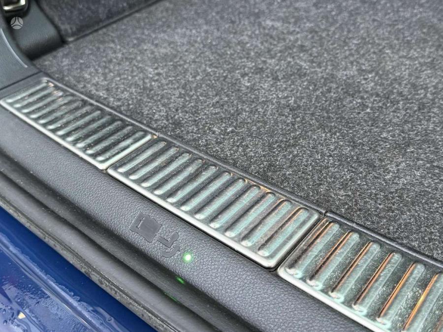 Blue Skoda SuperB 2017 in Vilnius, with an engine capacity of 1.97 L and mileage of 228 thousand km for 10800 €, photo 16 on AUTOMOTO.COM.LV
