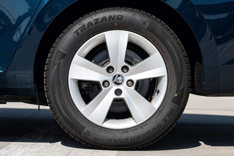 Blue Skoda SuperB 2019 in Vilnius, with an engine capacity of 1.60 L and mileage of 214 thousand km for 12000 €, photo 13 on AUTOMOTO.COM.LV
