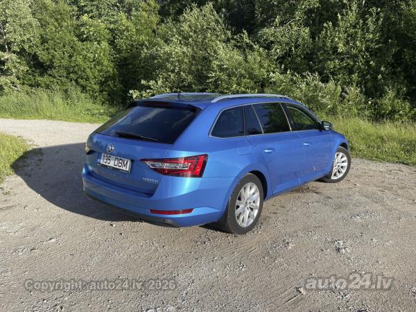 Zils Skoda SuperB 2019 Tallina, ar dzinēja tilpumu 1.50 L un nobraukumu 97 tūkst. km par 18500 €, foto 3 vietnē AUTOMOTO.COM.LV