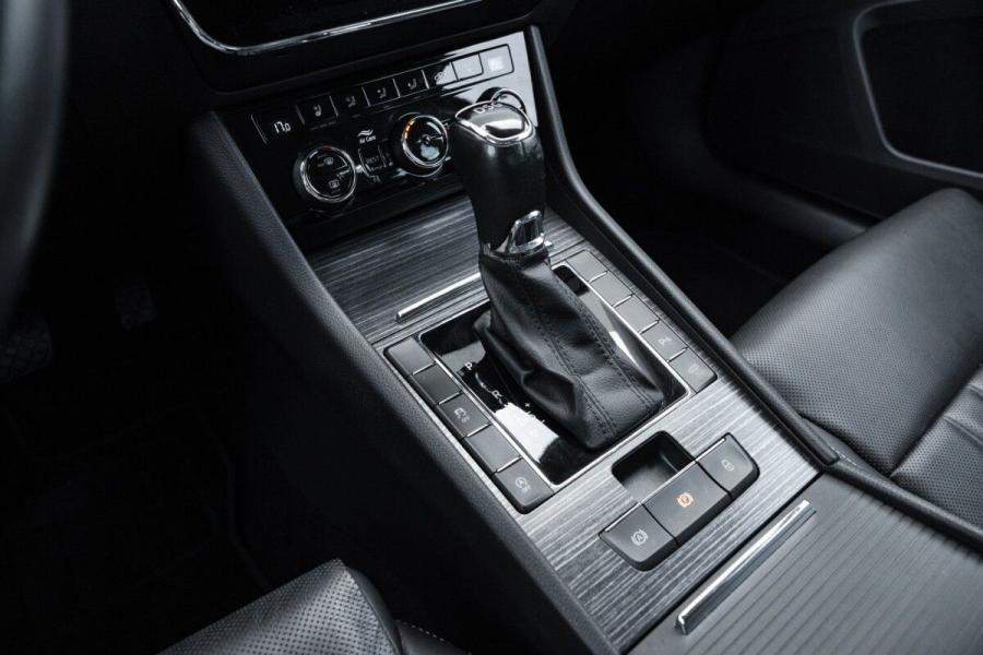 Blue Skoda SuperB 2021 in Marupe, with an engine capacity of 2.00 L and mileage of 154 thousand km for 24600 €, photo 19 on AUTOMOTO.COM.LV