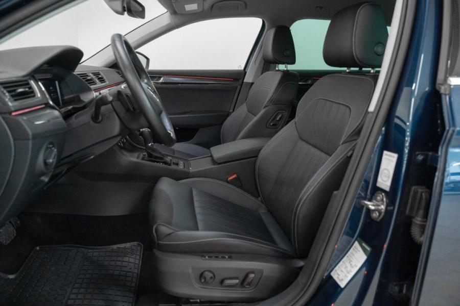 Blue Skoda SuperB 2023 in Vilnius, with an engine capacity of 2.00 L and mileage of 111 thousand km for 24900 €, photo 12 on AUTOMOTO.COM.LV