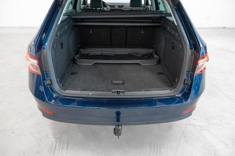 Blue Skoda SuperB 2023 in Vilnius, with an engine capacity of 2.00 L and mileage of 111 thousand km for 24900 €, photo 26 on AUTOMOTO.COM.LV