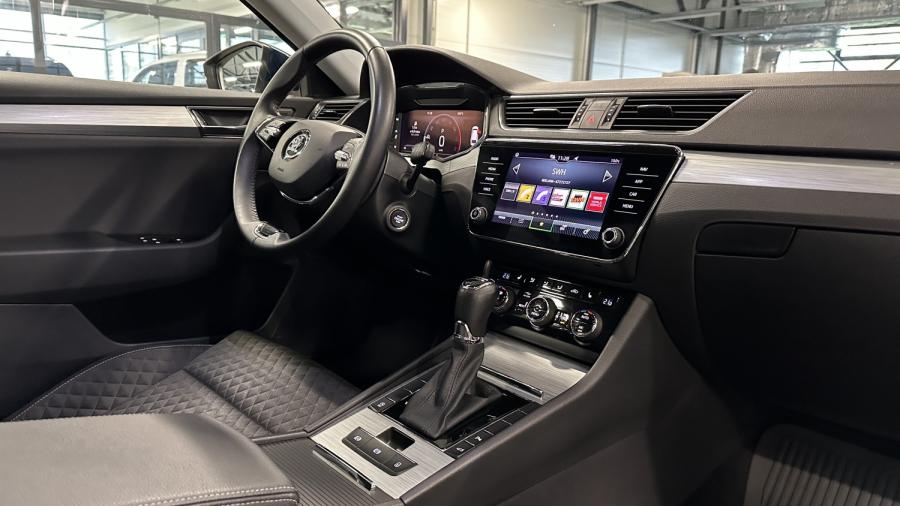 Zils Skoda SuperB 2023 Rīga, ar dzinēja tilpumu 1.50 L un nobraukumu 49 tūkst. km par 2540000 €, foto 17 vietnē AUTOMOTO.COM.LV