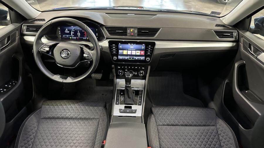 Zils Skoda SuperB 2023 Rīga, ar dzinēja tilpumu 1.50 L un nobraukumu 49 tūkst. km par 2540000 €, foto 18 vietnē AUTOMOTO.COM.LV