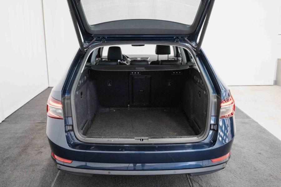 Blue Skoda SuperB 2023 in Tallinn, with an engine capacity of 2.00 L and mileage of 129 thousand km for 24900 €, photo 16 on AUTOMOTO.COM.LV